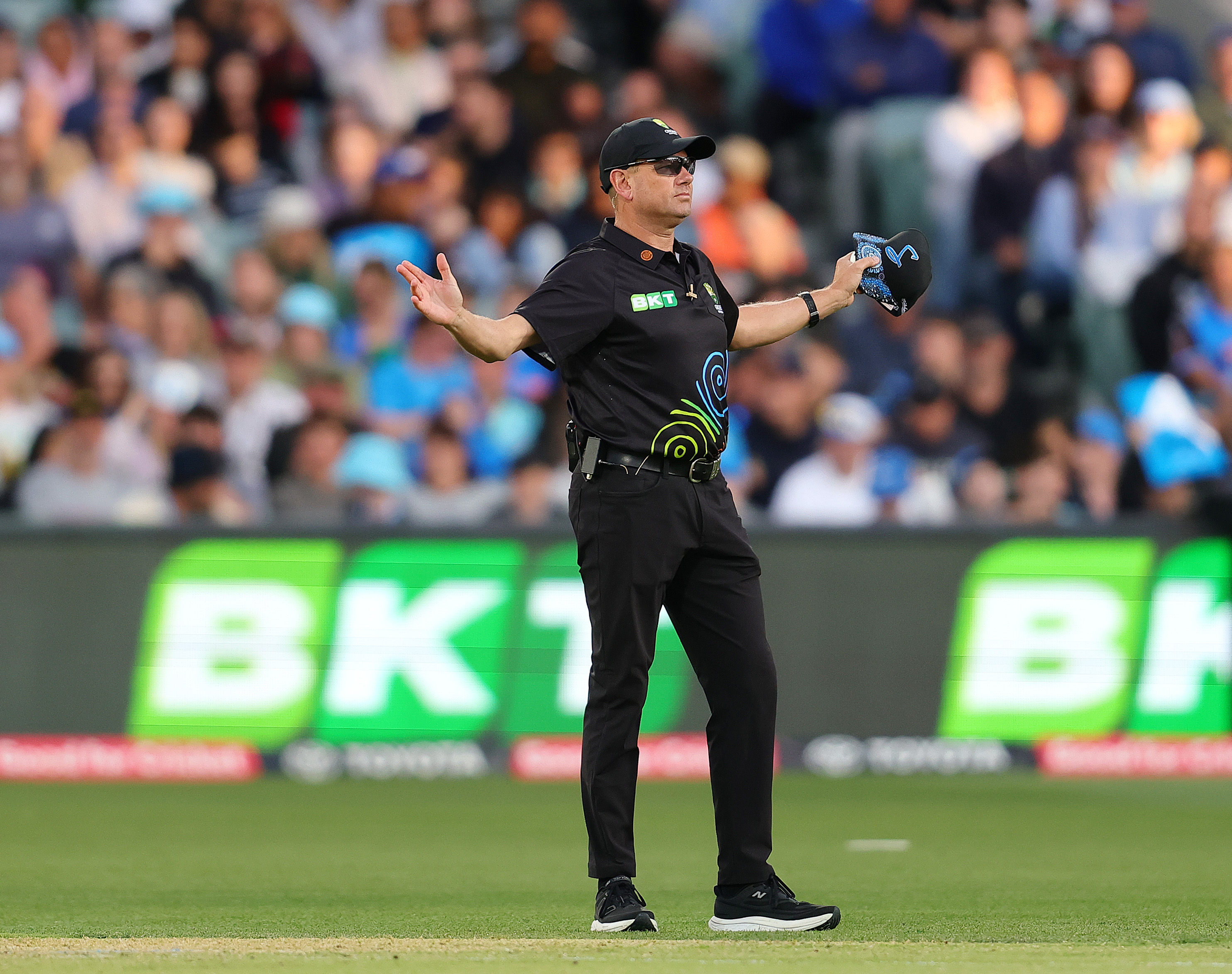 Sam Nogajski wins the Cricket Australia Umpire Award